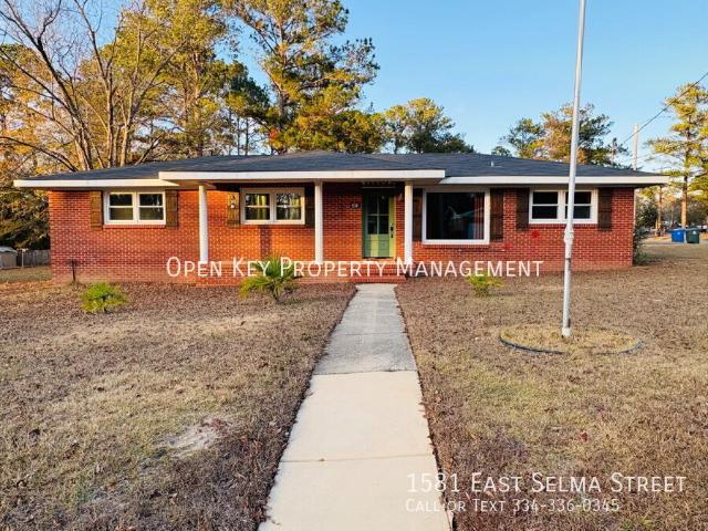 Spacious and beautiful 3 bedroom, 1.5 bath brick home for rent on a corner lot in Dothan, AL. Recently renovated with new flooring includes a large yard, new appliances, and pets are welcome