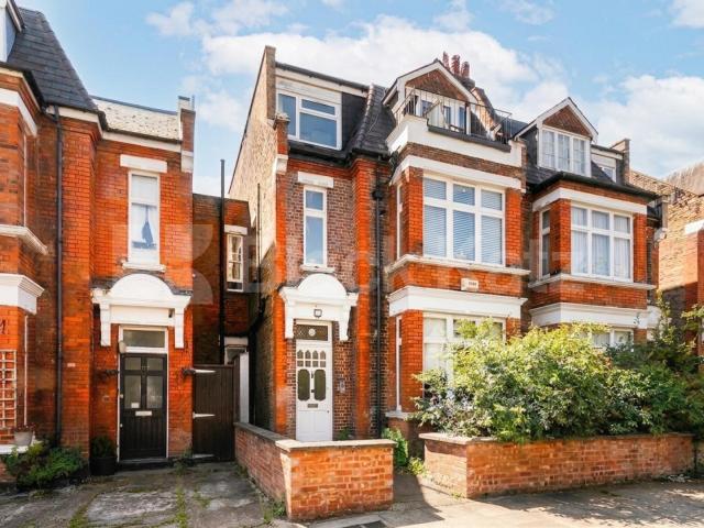 Spacious and beautifully presented 3 bedroom, 2 bathroom apartment located on sought after Dyne Road, NW6