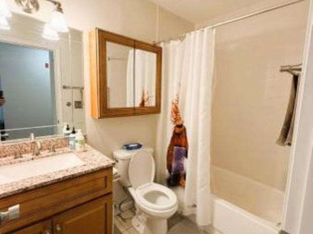 Spacious and bright one bedroom !