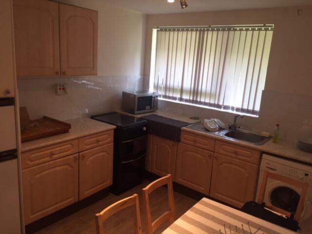 Spacious and bright room near Caledonian Road tube station Has a Room