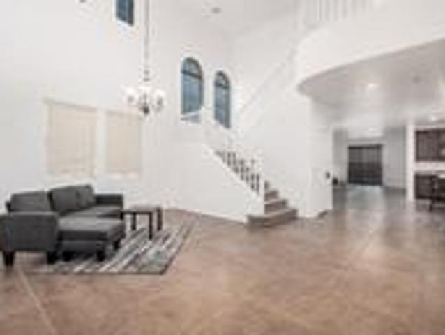 Spacious and bright upstairs Las Brisas Home