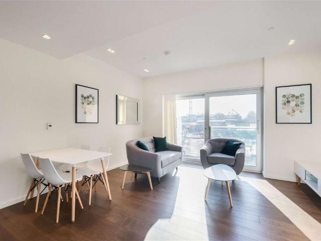 Spacious and light modern one bedroom apartment