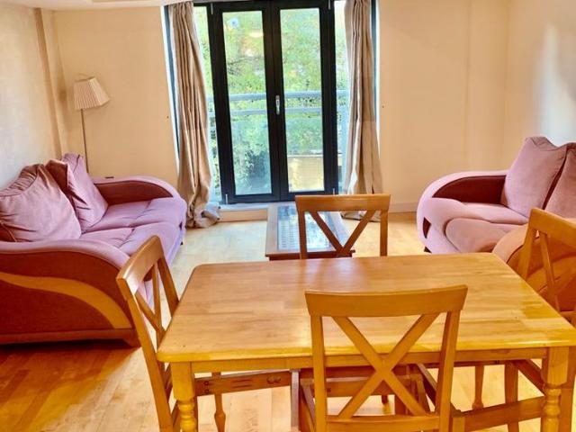 Spacious and Light Two Bedroom & Two Bathroom Flat in Bow
