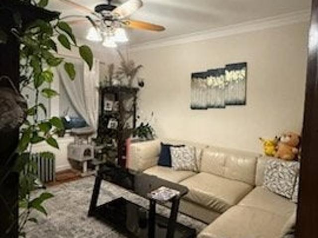 SPACIOUS AND SUNNY 1 BEDROOM IN PORTAGE PARK