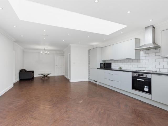 Spacious and well maintained four bedroom Wembley