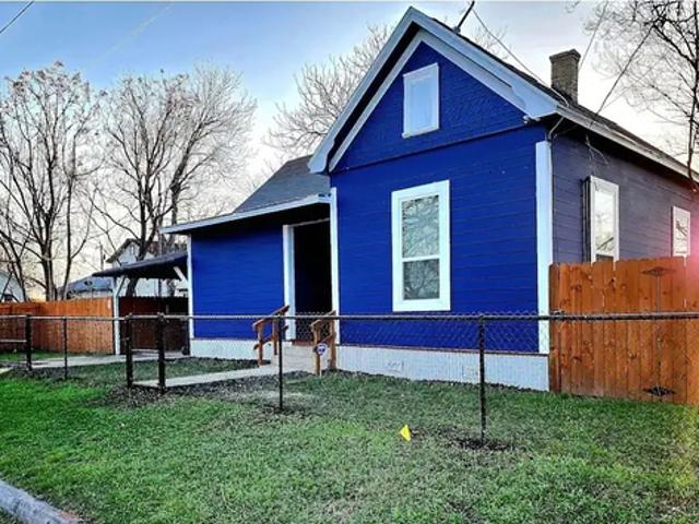 Spacious and well maintained 3 bedroom, 2 bath home available for rent! This home offers a bright and comfortable layout, featuring a fully equipped kitchen with fridge and stove, plus the space for a washer and dryer Located in a growing and tra.