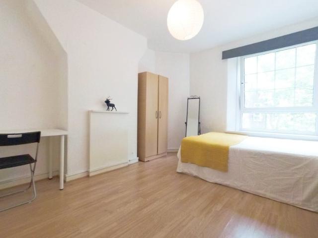 Spacious and tidy 3 bedroom flat, Oval