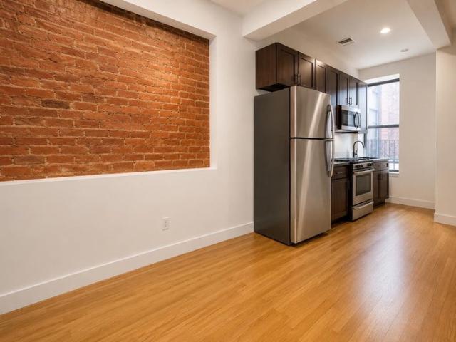 Spacious apartment / 1.5 bath / Lincoln Place