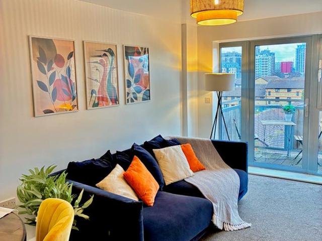 Spacious Apt in Canning Town Bills incl