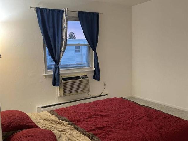 Spacious Apt minutes from the beach