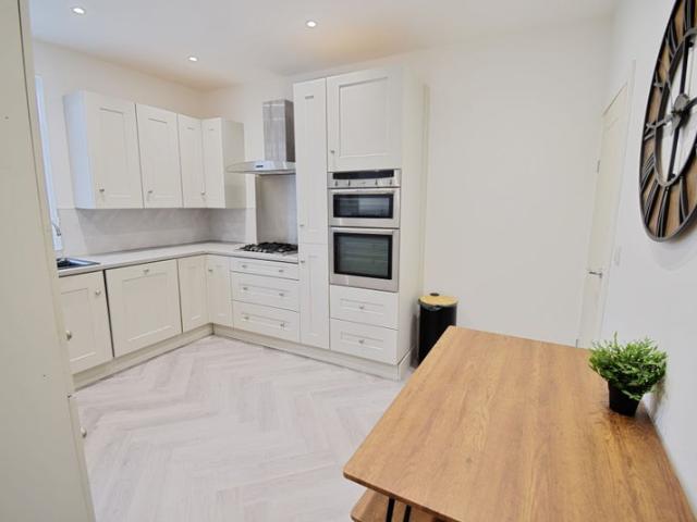 Spacious Attic En Suite Room with Cinema Room