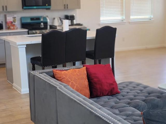 Spacious & beautiful Houston House with Television