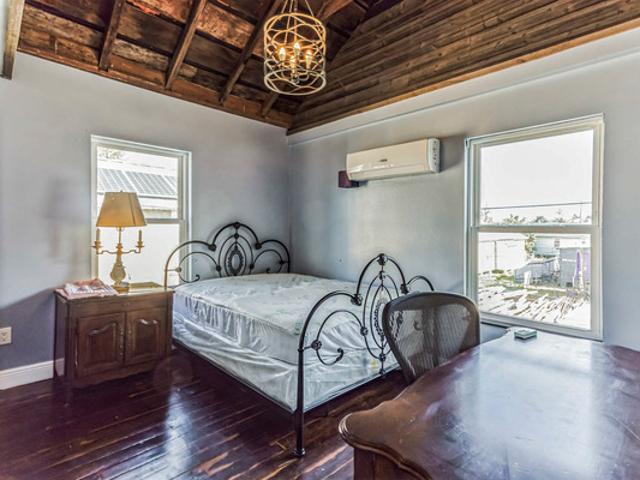 Spacious & beautiful New Orleans House with Patio or porch