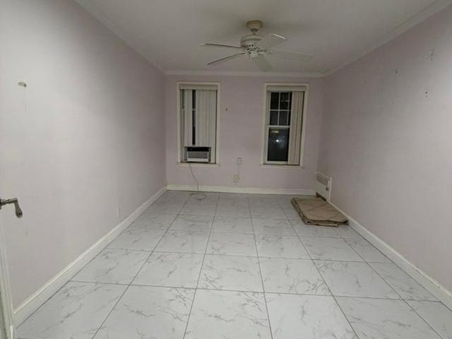 Spacious bedroom near F train