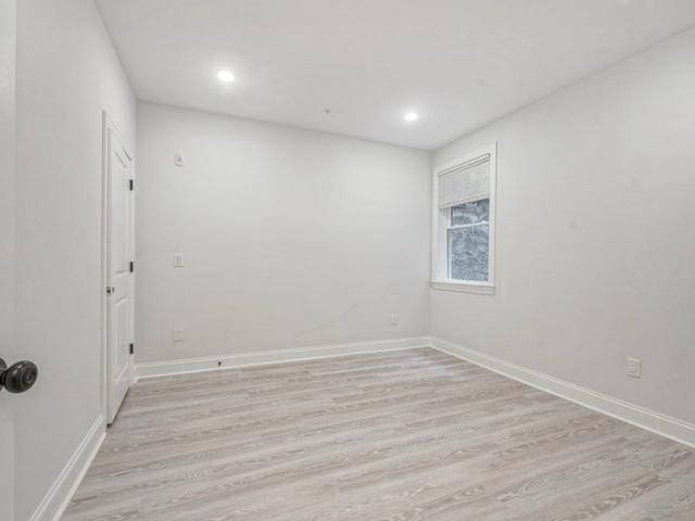 Spacious bedroom available!