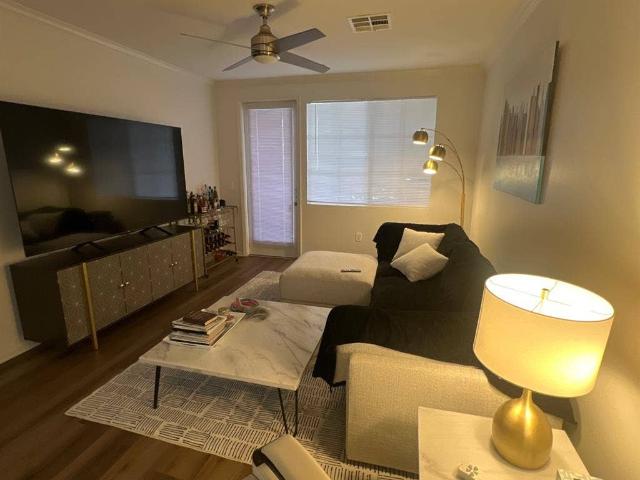 Spacious Bedroom & Bathroom MDR