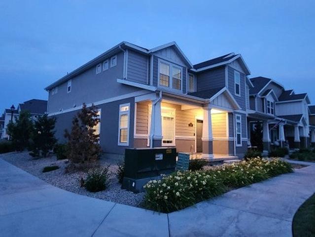 Spacious _Bedroom Duplex Townhome