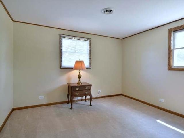 Spacious bedroom for rent