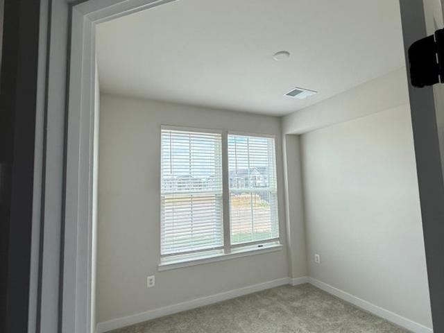 Spacious _Bedroom Home_Private Basement Rental