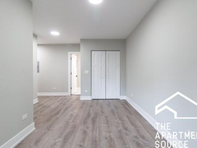 Spacious _Bedroom in Lakeview