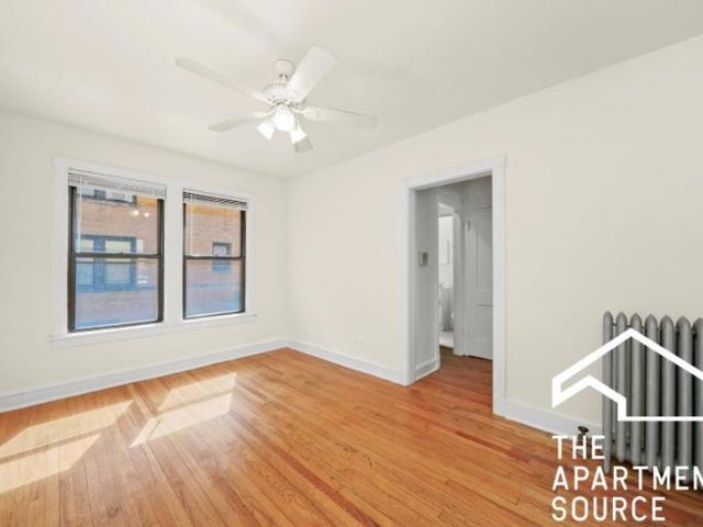 Spacious _Bedroom in Logan Square