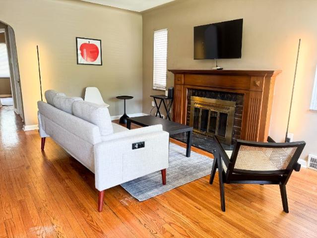 Spacious _Bedroom Unit with private bathroom in a