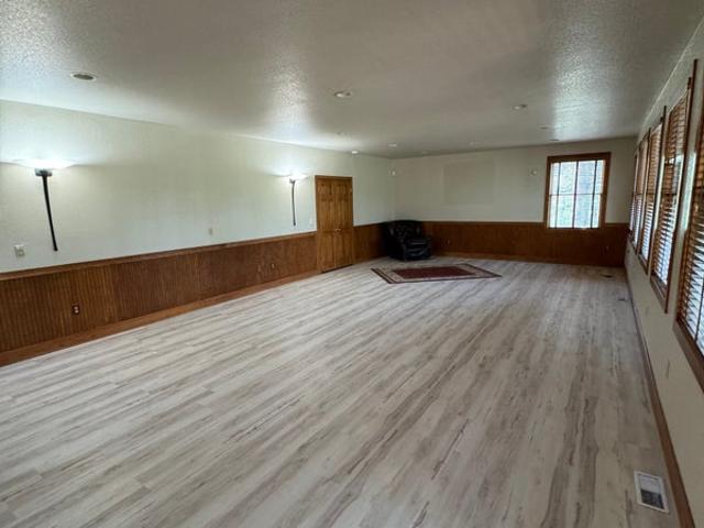 Spacious _Bedroom Walkout in Castle Pines