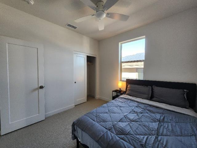 Spacious Bedroom with Shared Bath in University P