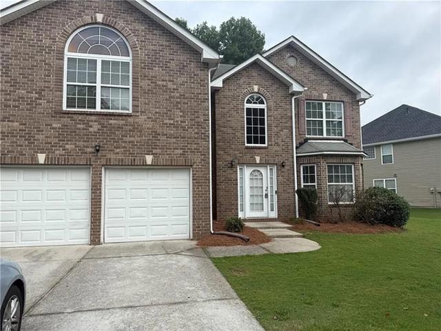 Spacious brick home in Snellville offering plenty of room to spread out! This impressive home features a generous floor plan with a sunken living room, separate dining area, and a spacious kitchen equipped with stainless steel appliances.