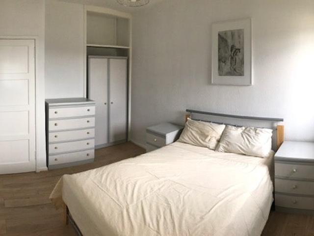 Spacious, bright 3 bedroom flat HMO pending
