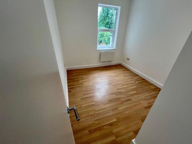Spacious Bright ONE BED FLAT 1st Floor – All Bills Included except electricity