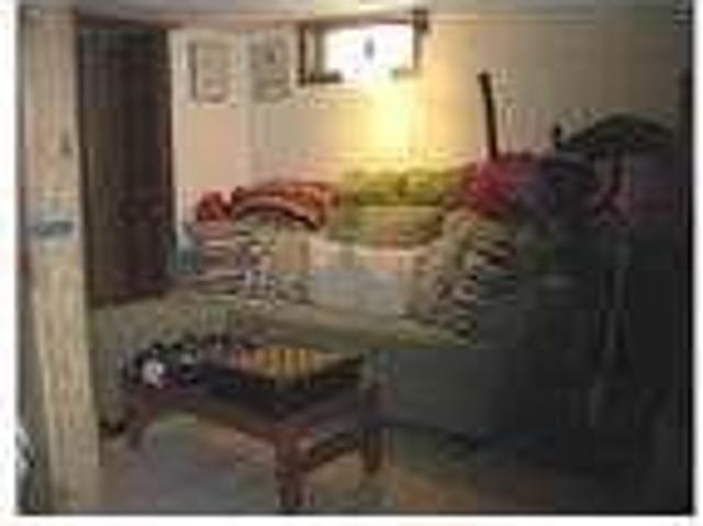 Spacious Bright One Bedroom With Full Finished Basement. Pet OK!