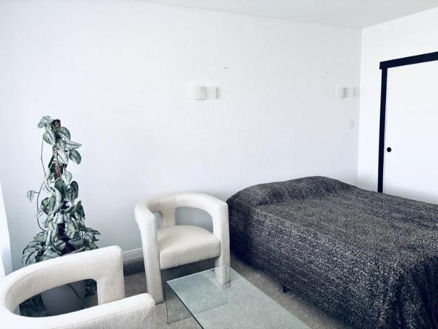 Spacious & Bright Room for Rent in a Safe & Quiet