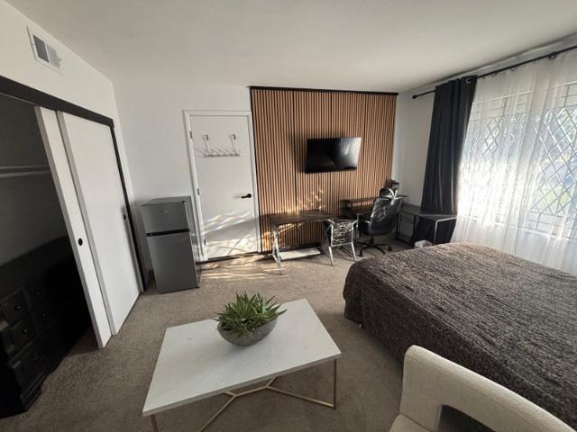 Spacious & Bright Room for Rent in a Safe & Quiet
