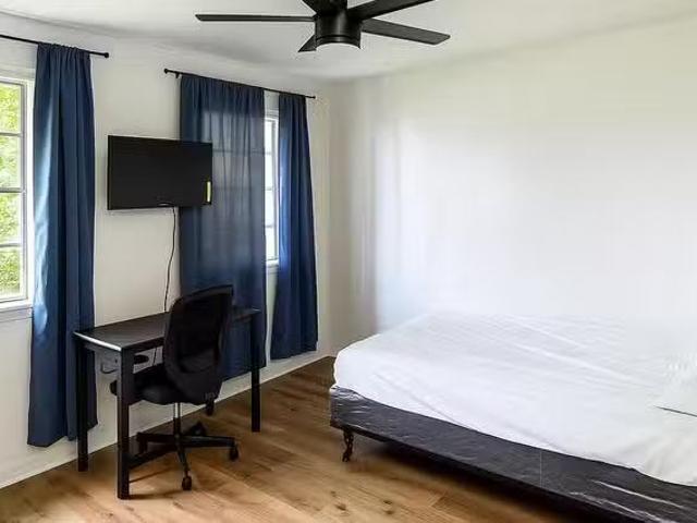 Spacious Budget Friendly Rooms in Southwest Houston. Private R.