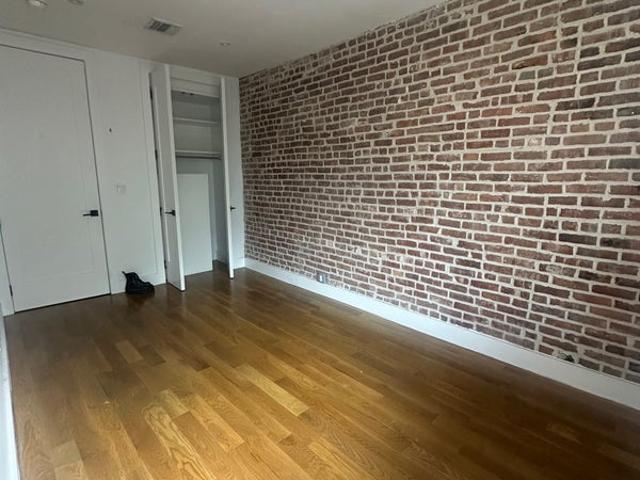 Spacious Bushwick Room Available asap!