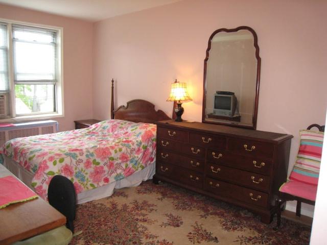 Spacious, Charming, Clean, Furnished Room