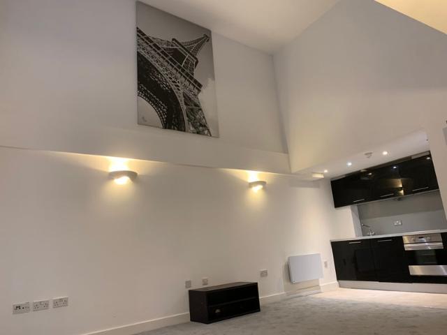 Spacious City Duplex Apartment in St Pauls Square
