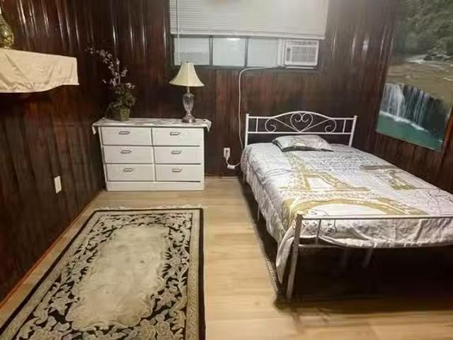 Spacious & comfortable Forest Park DUPLEX House with Garage i.