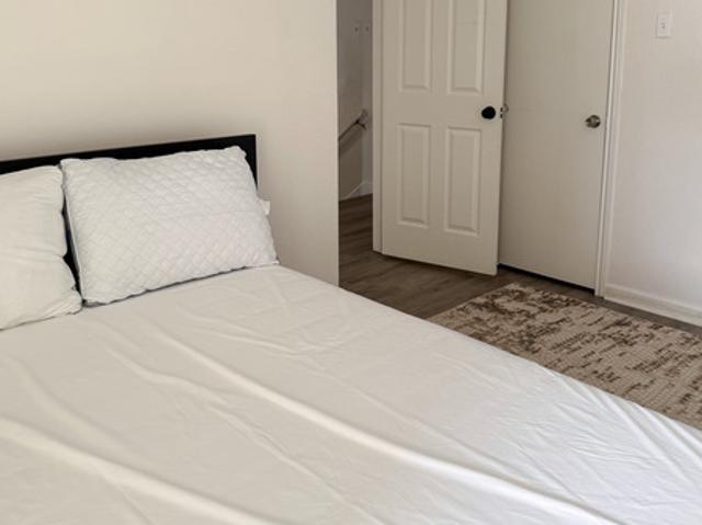 Spacious & comfortable Houston Townhouse with Living room
