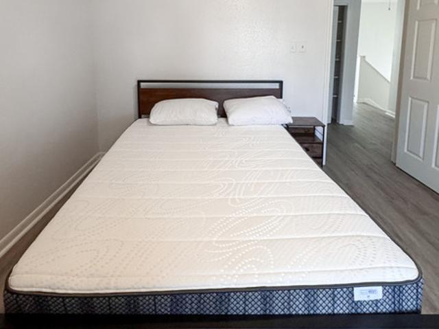Spacious & comfortable Houston Townhouse with Living room