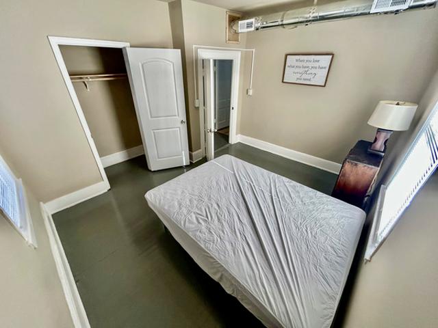 Spacious & comfortable Petersburg House with Backyard and Private Parking