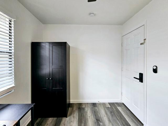 Spacious & comfortable Spring Hill Duplex / Multiplex with Garage/Laundry