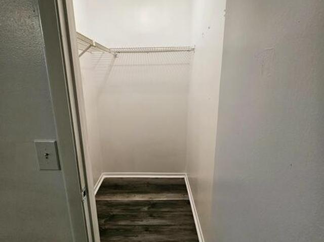Spacious & comfortable Spring Hill Duplex / Multiplex with Garage/Laundry