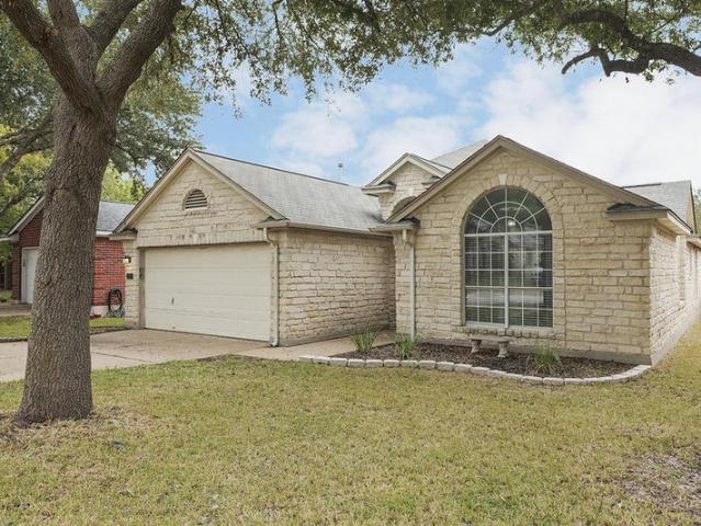 Spacious & comfy Willow Run home by Mills Pond