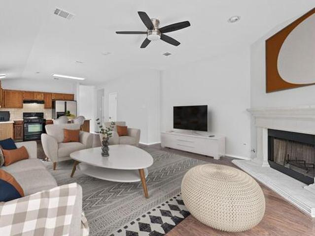 Spacious & comfy Willow Run home by Mills Pond