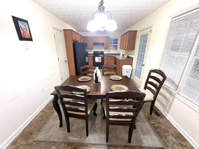 Spacious & comfy Douglasville House with Workspace