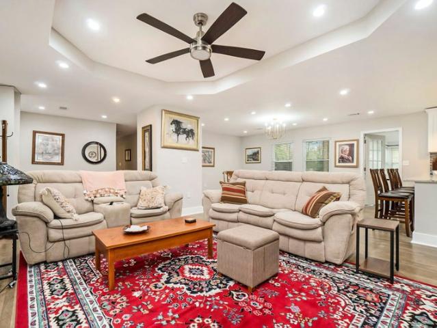 Spacious & comfy East Point Duplex Multiplex with