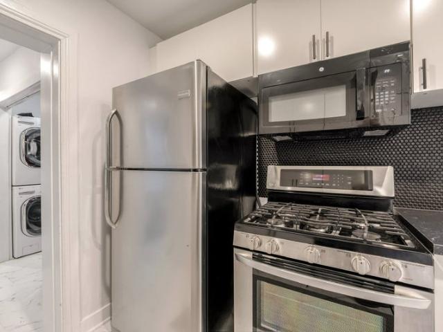 Spacious & comfy Hapeville House with Living room