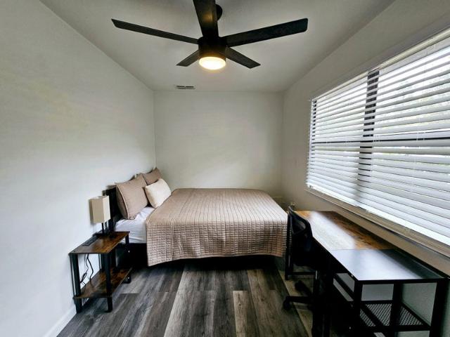 Spacious & comfy Spring Hill Duplex Multiplex wit